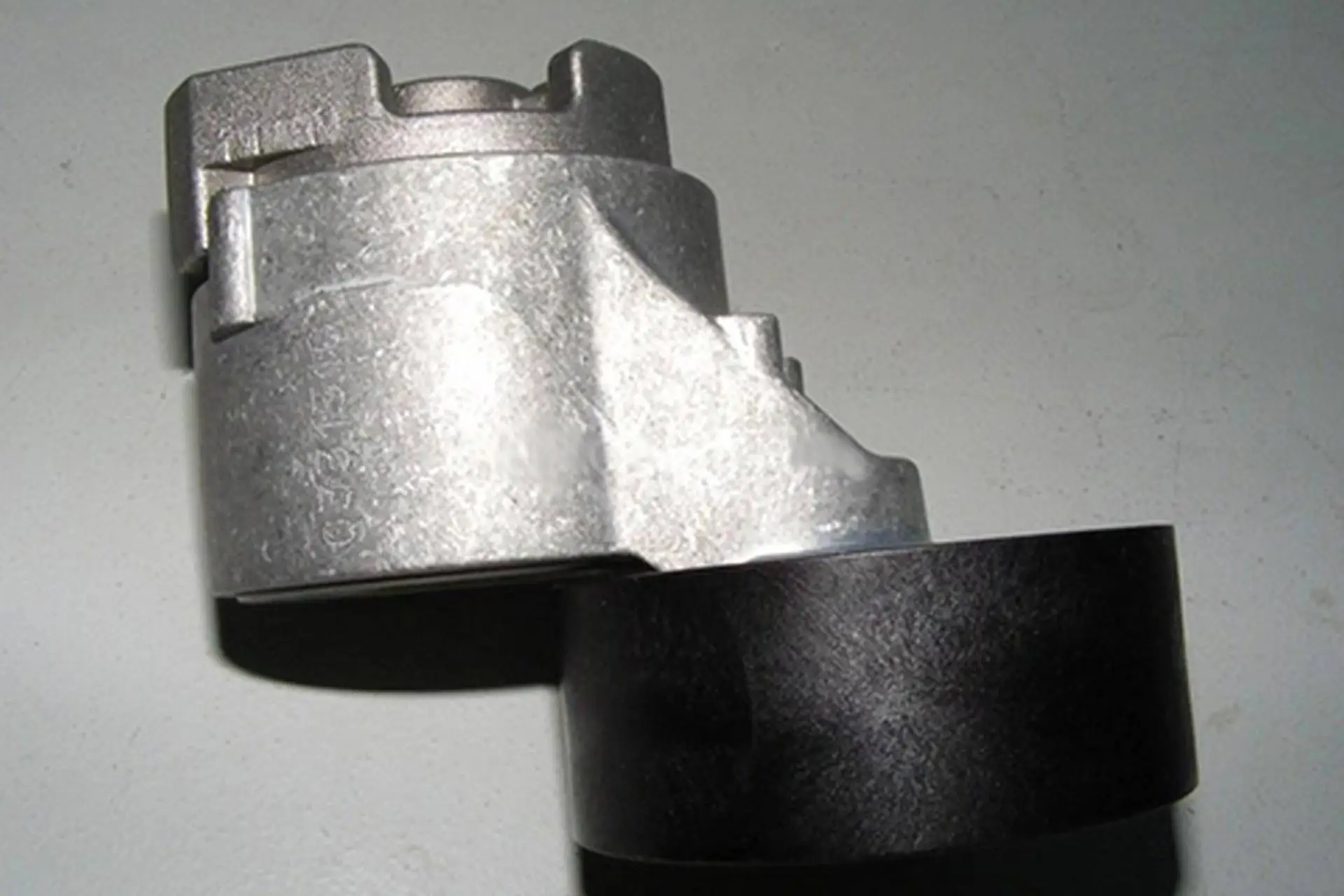 Ролик натяжителя ремня генератора нижний Фиат Дукато (Fiat Ducato ...