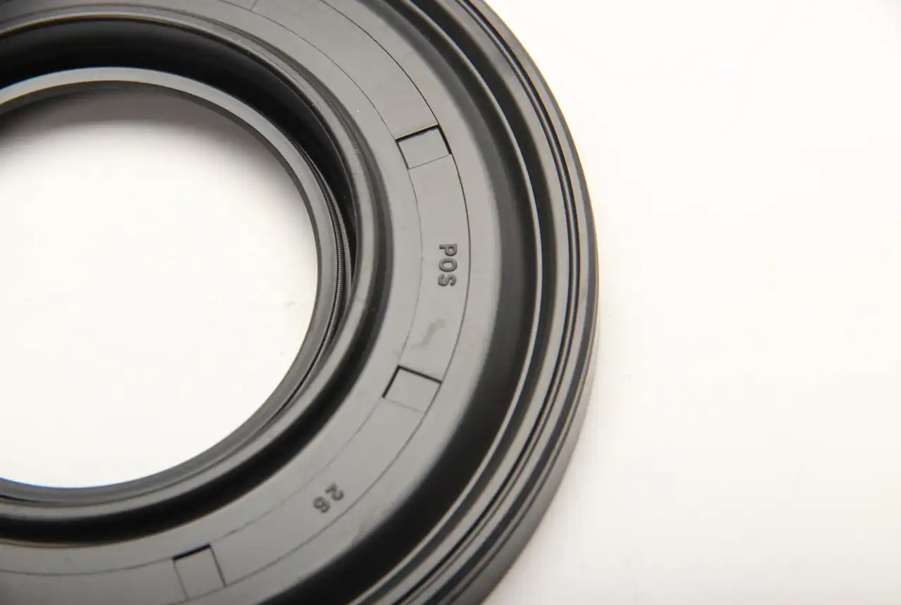 Сальник ступицы задний наружний на HD78, HD72, HD65 - 5282045210 ...